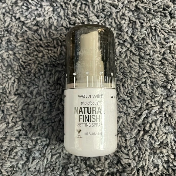 wet n wild | Makeup | Nwt Natural Finish Setting Spray | Poshmark